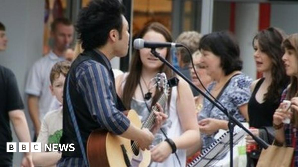 Liverpool busking permits to be reviewed - BBC News