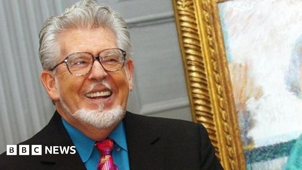 Rolf Harris honoured in Queen's list in Australia - BBC News