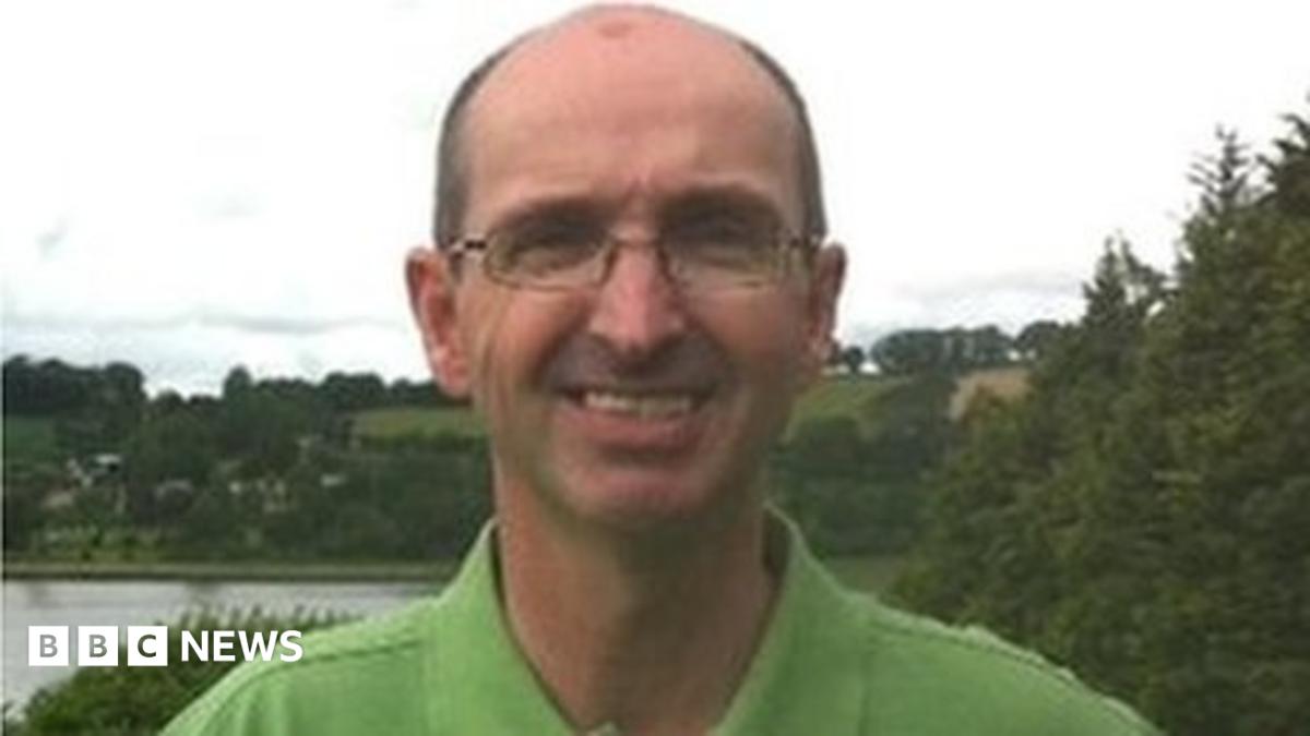 Derry golfer celebrates two holes-in-one in same round - BBC News