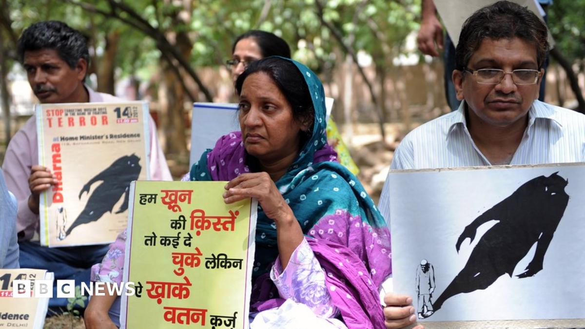 India protest over 'unfair targeting of Muslims' - BBC News