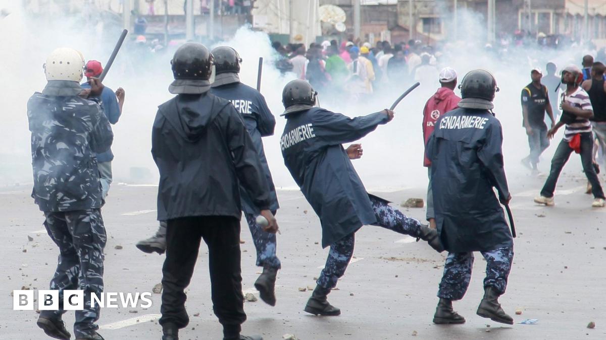 Togo protest: Lome rocked by electoral reform unrest - BBC News