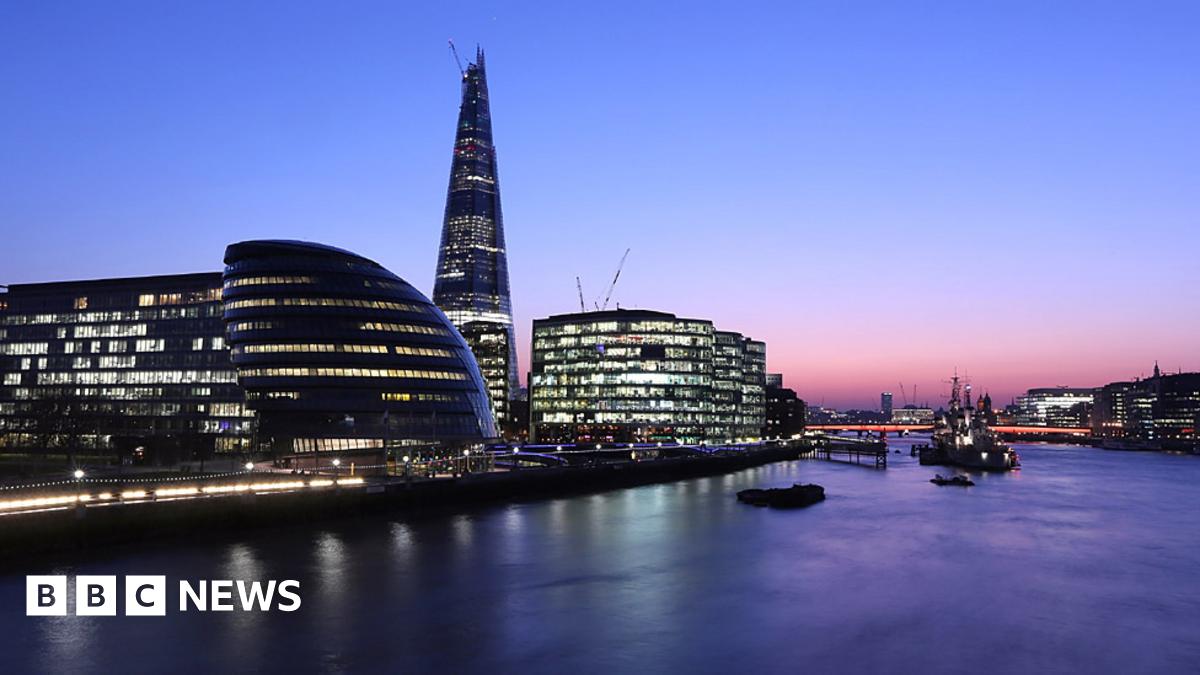 The Shard: What’s it like to live near a skyscraper? - BBC News