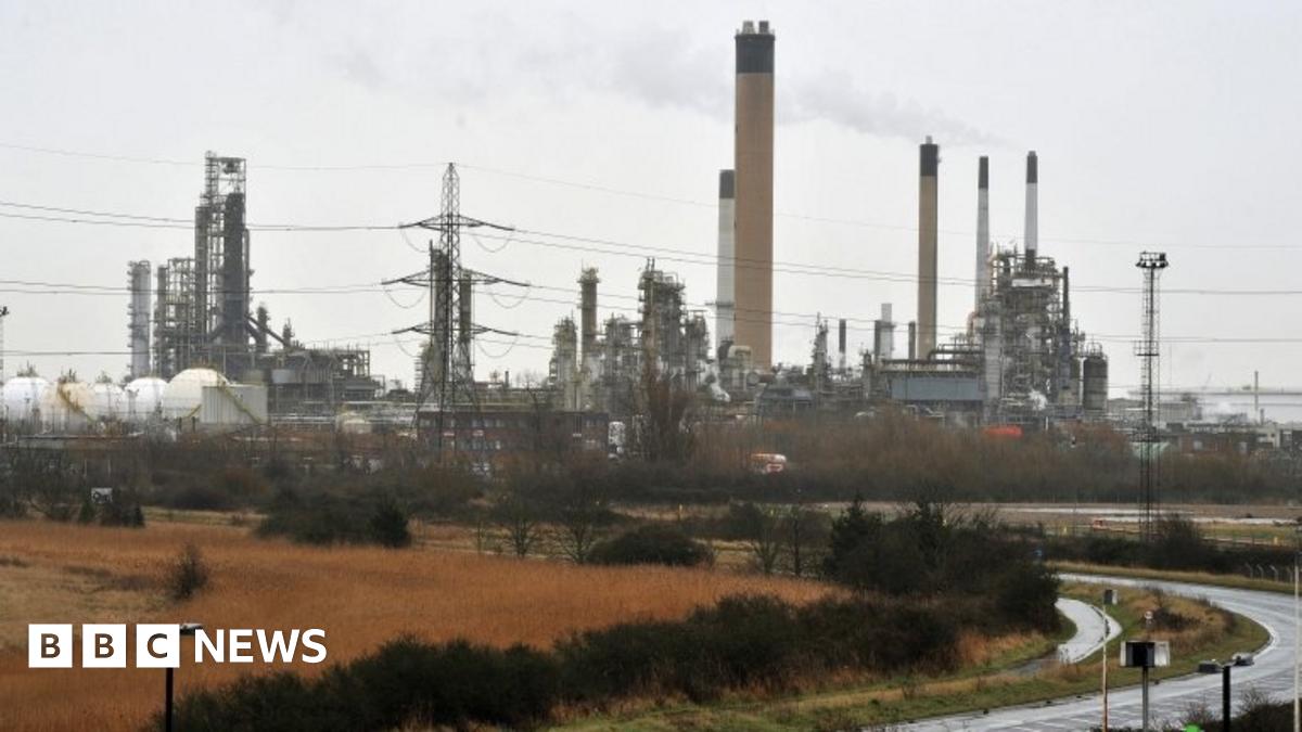 Coryton refinery handed to group behind Thames Oil Port - BBC News