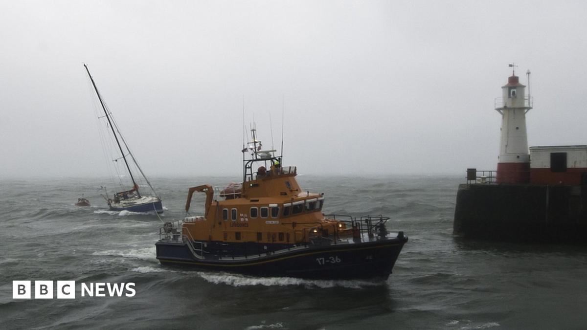 Injured crewman airlifted in storms off Isles of Scilly - BBC News