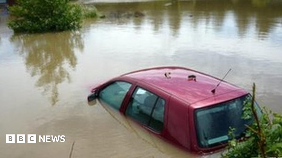 Flood fear after rain forecast for north and mid Wales - BBC News