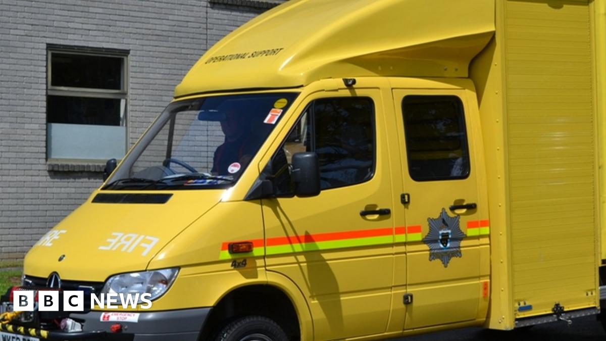 Firefighters tackle Looe laundry fire at elderly homes - BBC News