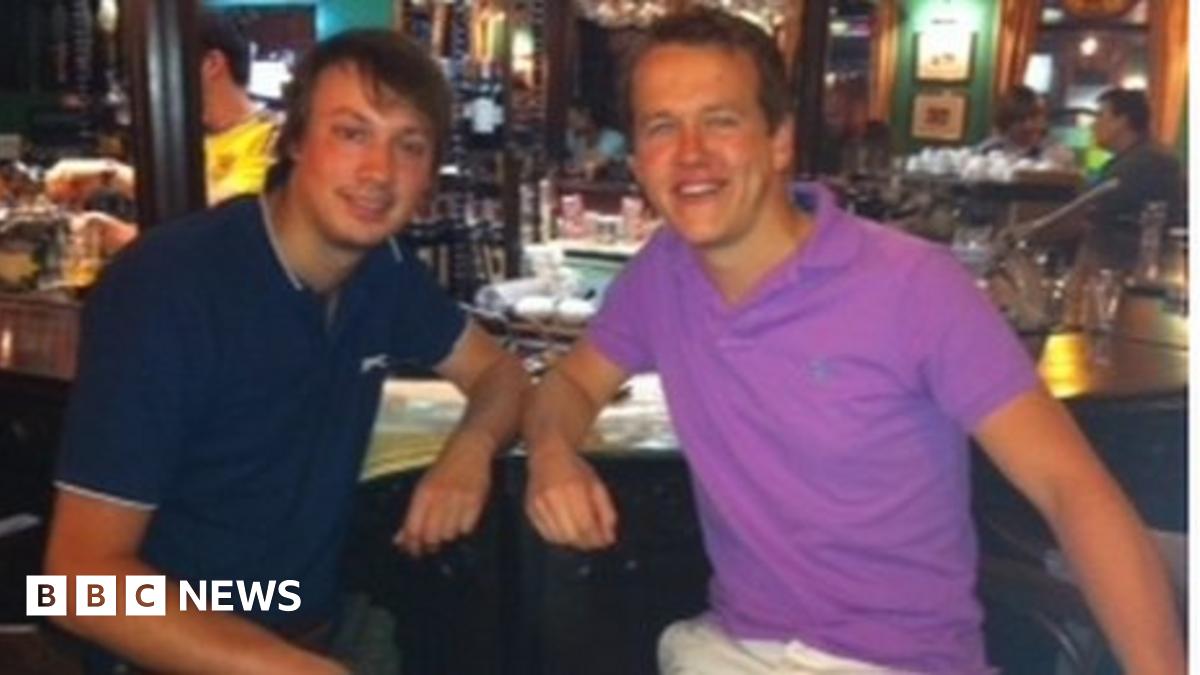 Fan view: England 'pitch invasion' after Sweden match - BBC News