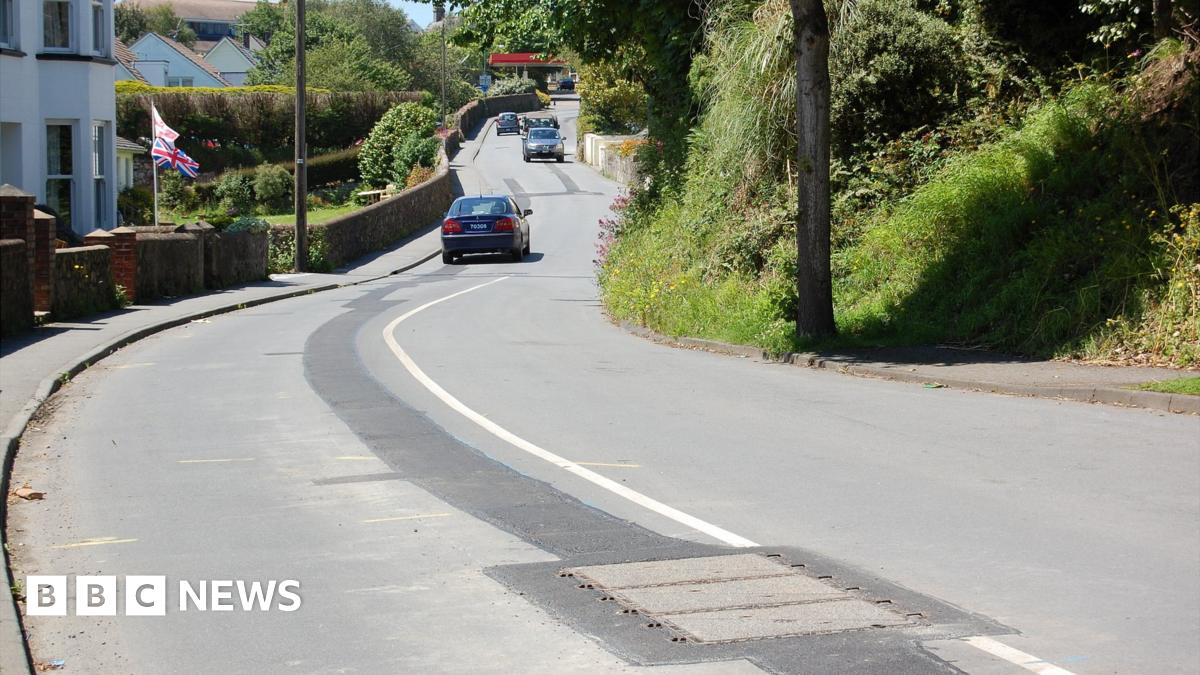 Guernsey's Ruette Braye reopens to traffic - BBC News