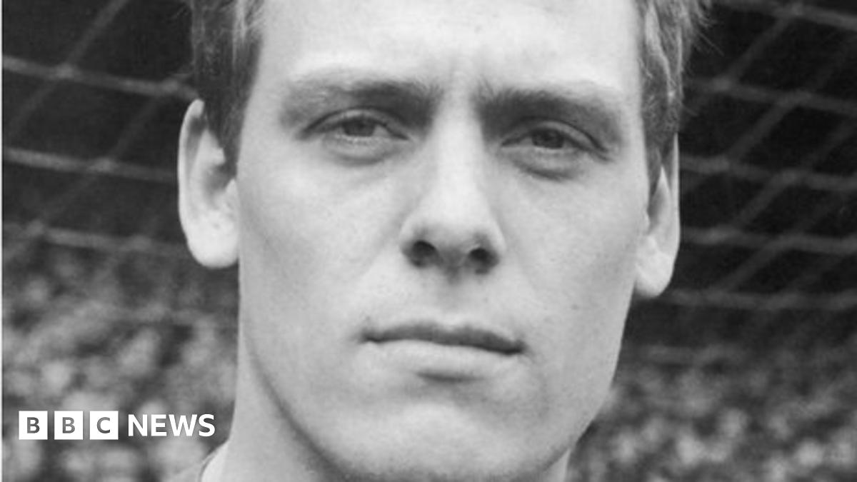 Tributes at Everton legend Gordon West's funeral - BBC News