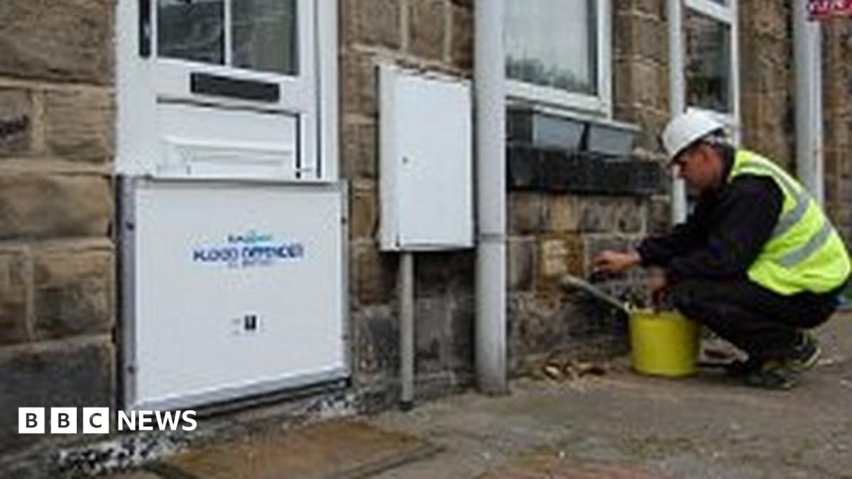 Flood prevention work in Darfield under way - BBC News