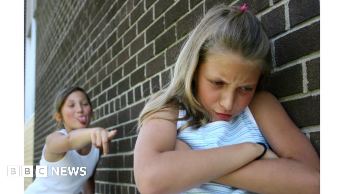 Name-calling 'common' in schools, say inspectors - BBC News