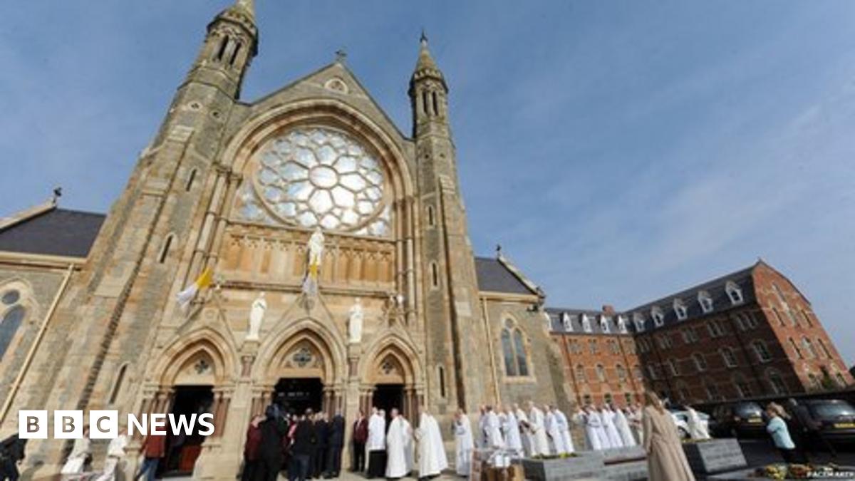 Novena celebration gets underway at Clonard Monastery - BBC News
