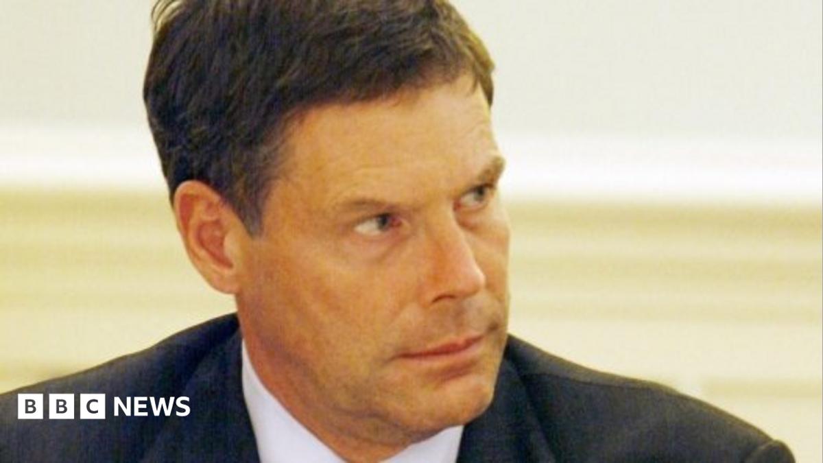 FSA chief Hector Sants gives £143,750 bonus to charity - BBC News