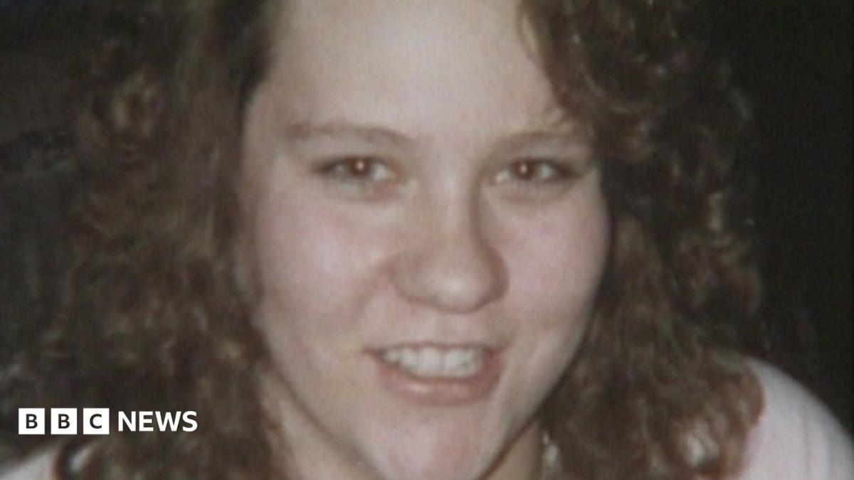 Nicola Payne: Two arrests in missing mum search - BBC News