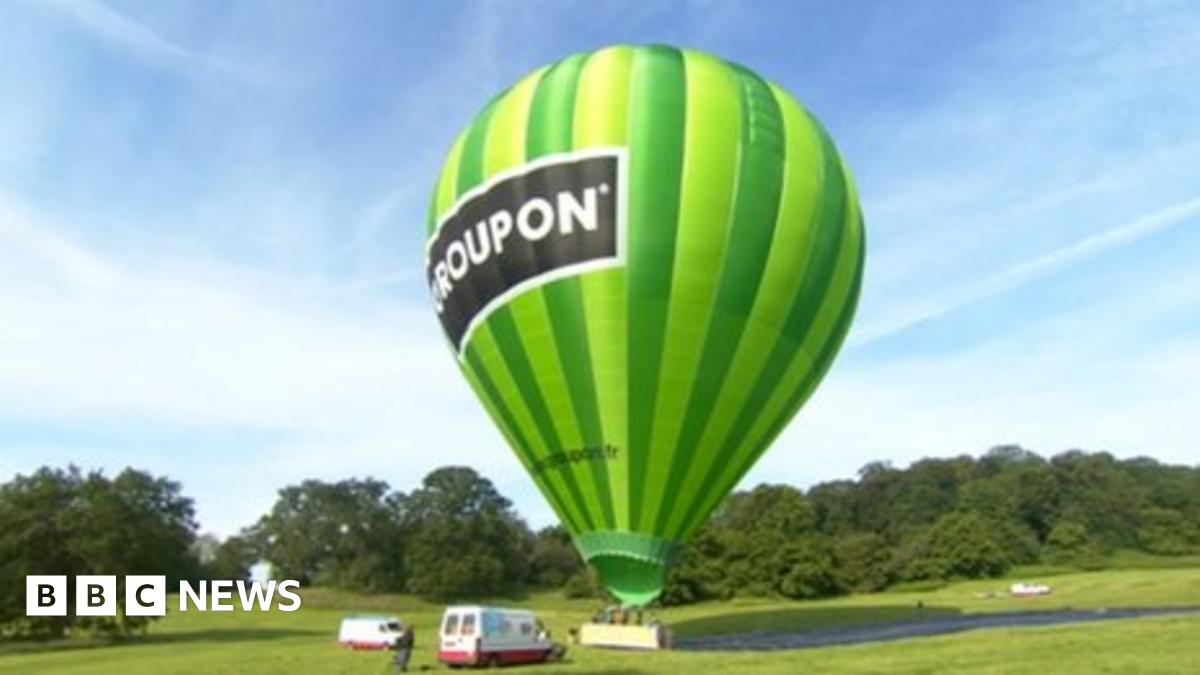 Hot air balloon with bus-sized basket tested at Ashton Court - BBC News