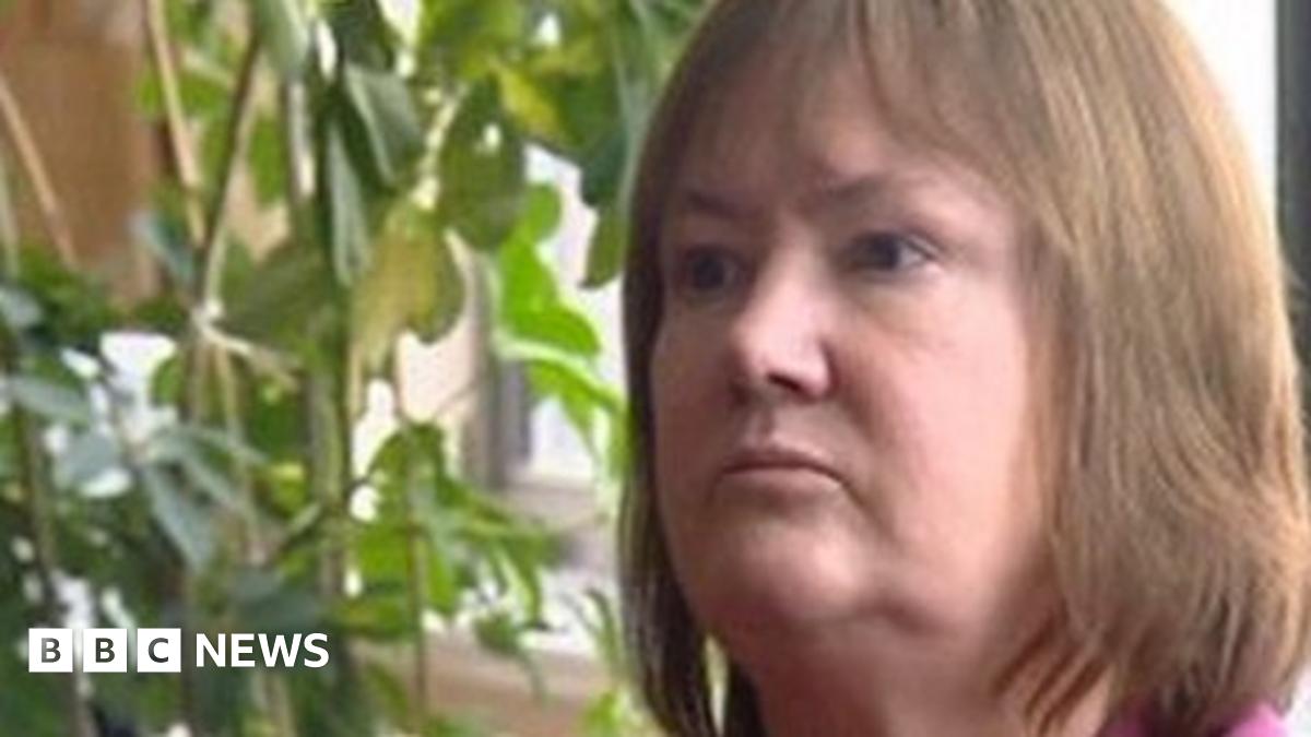 Top Welsh government official Gillian Morgan to retire - BBC News