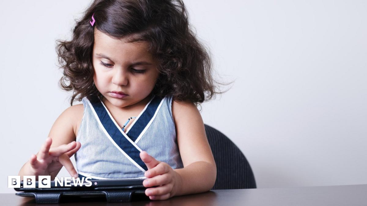 Do smart devices make smart kids? - BBC News
