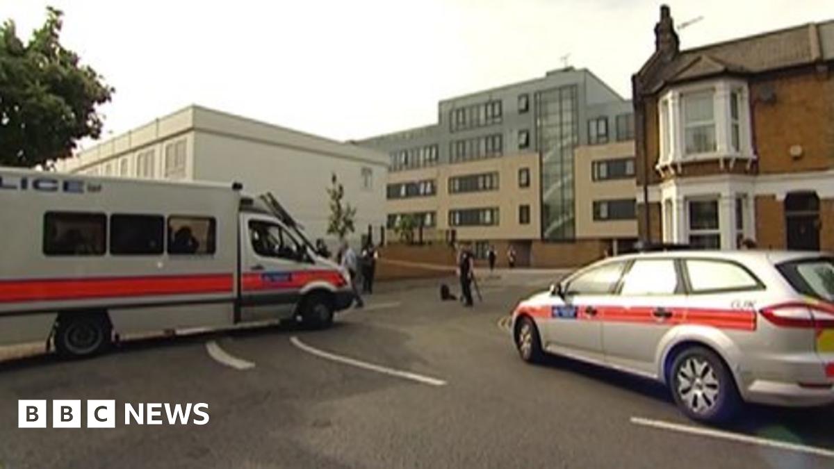 Man dies in West Ealing shooting - BBC News