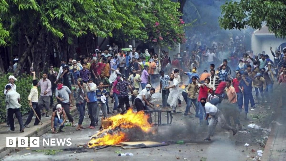 Bangladesh garment factories reopen after protests - BBC News