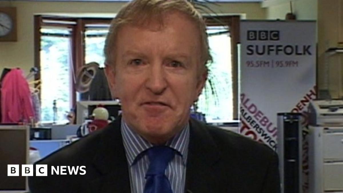 BBC contributor Simon Warr accused of sex offences - BBC News