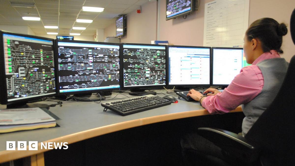 Handling the London Waterloo rush hour on Twitter - BBC News