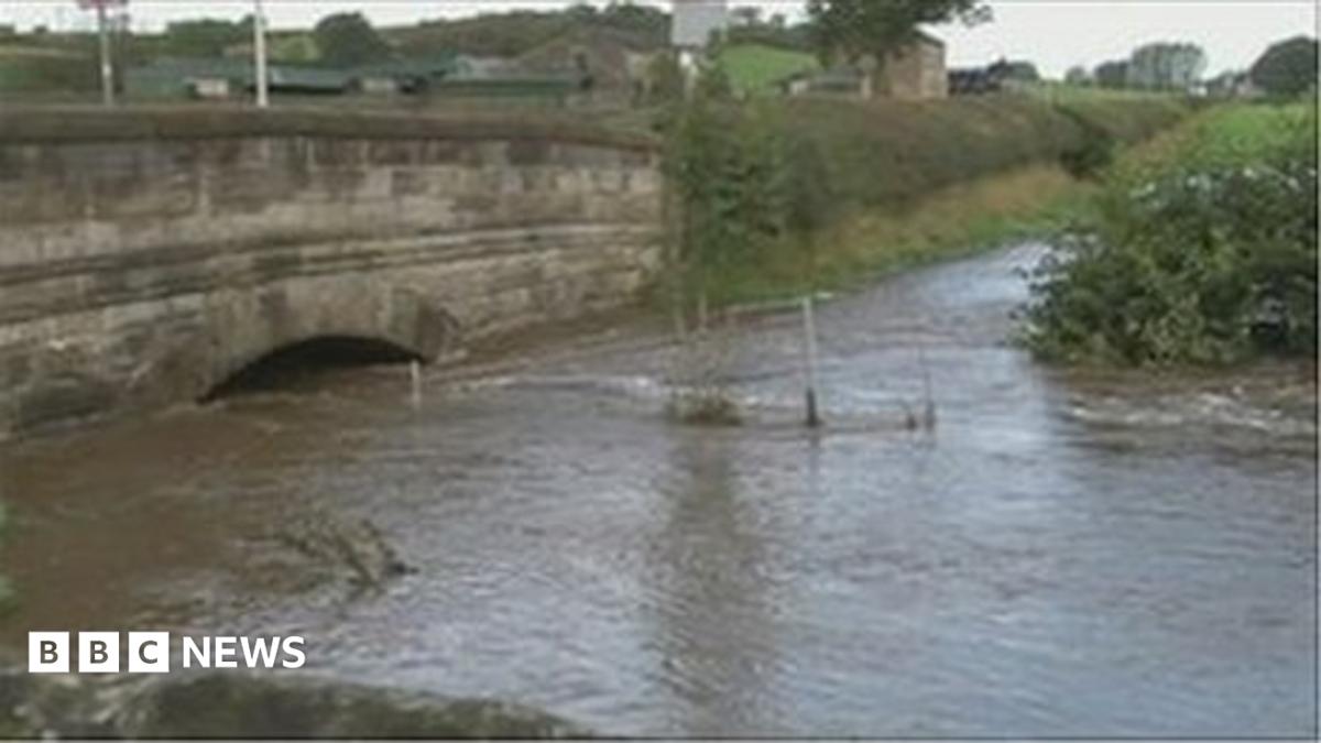 Homes evacuated as flooding affects Croston and Darwen - BBC News