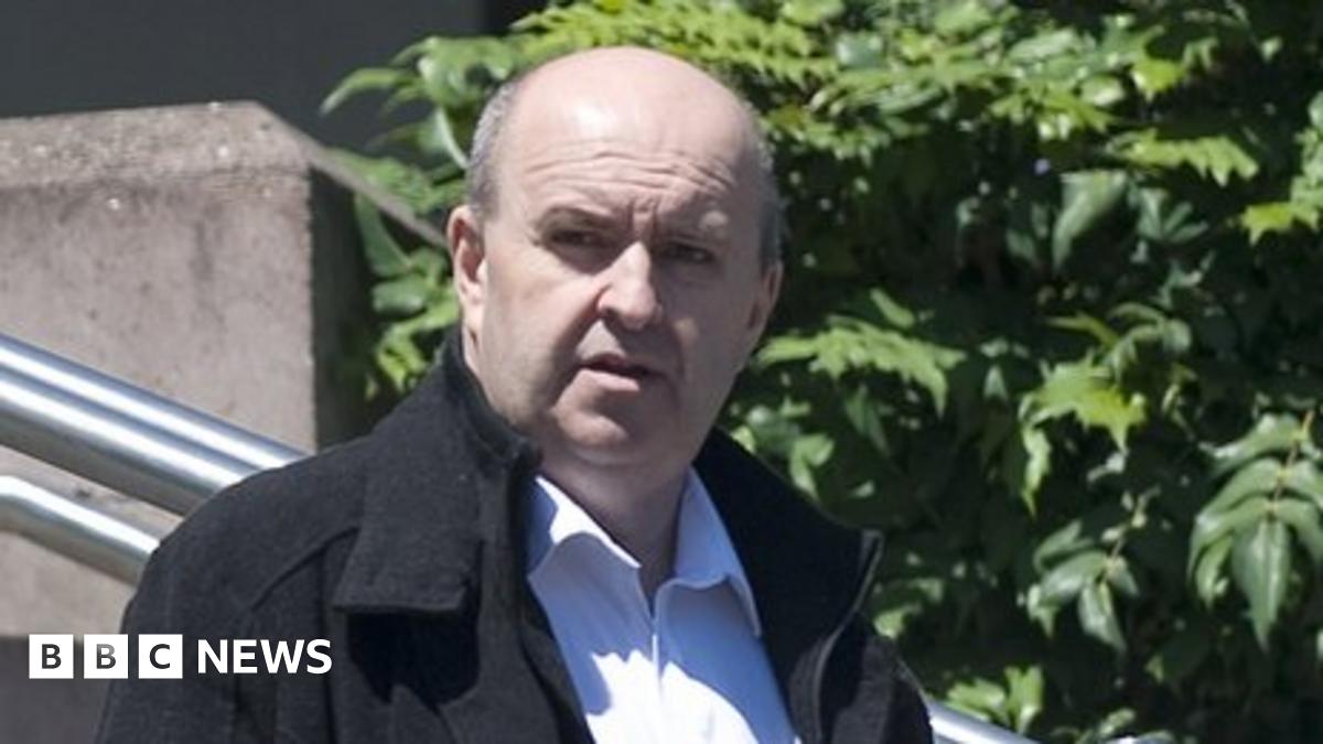 Psychic Karl Lang jailed for duping vulnerable women - BBC News