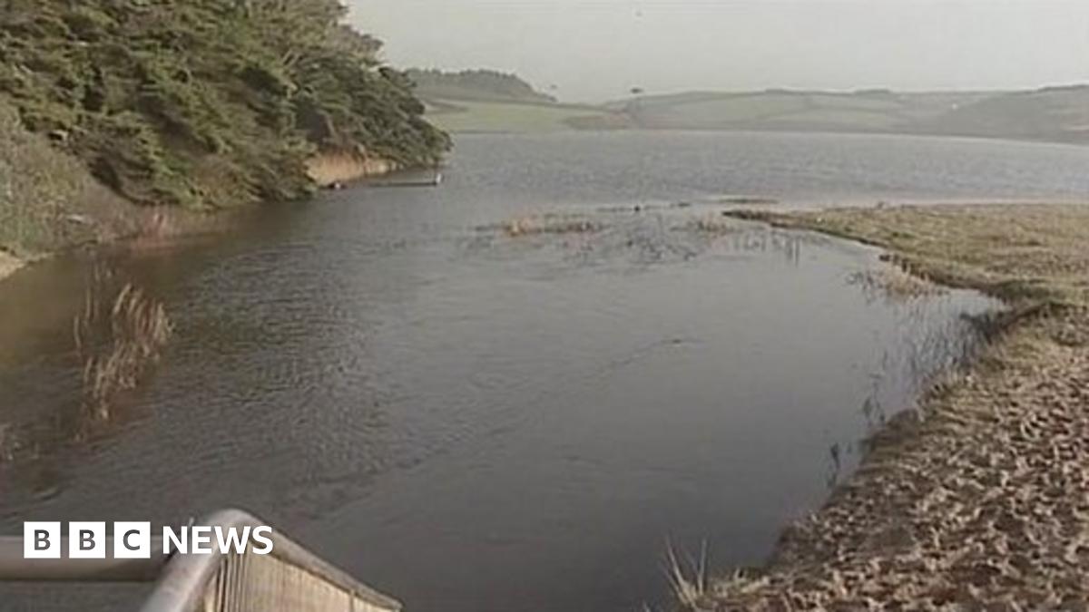 A39 in Cornwall reopens after river bursts banks - BBC News