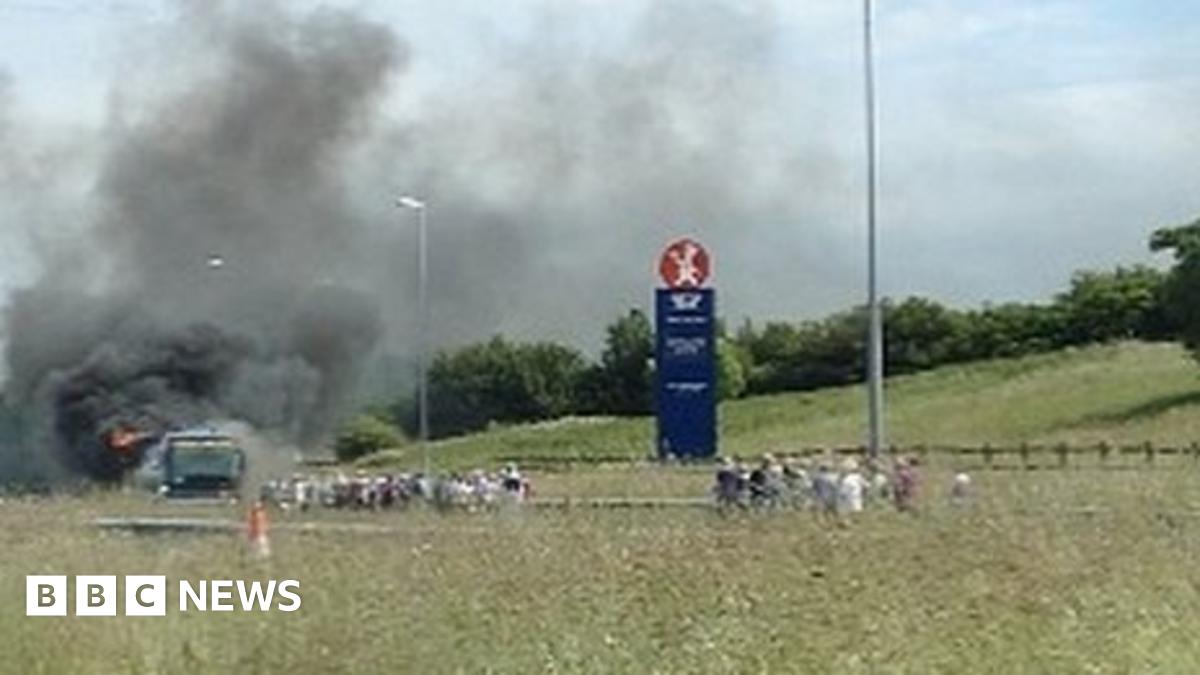 A55 reopens after coach fire near Halkyn, Flintshire - BBC News