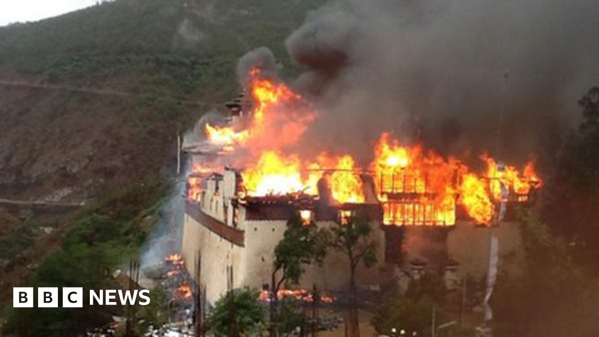 Bhutan's Wangdue Phodrang temple to be rebuilt after fire - BBC News