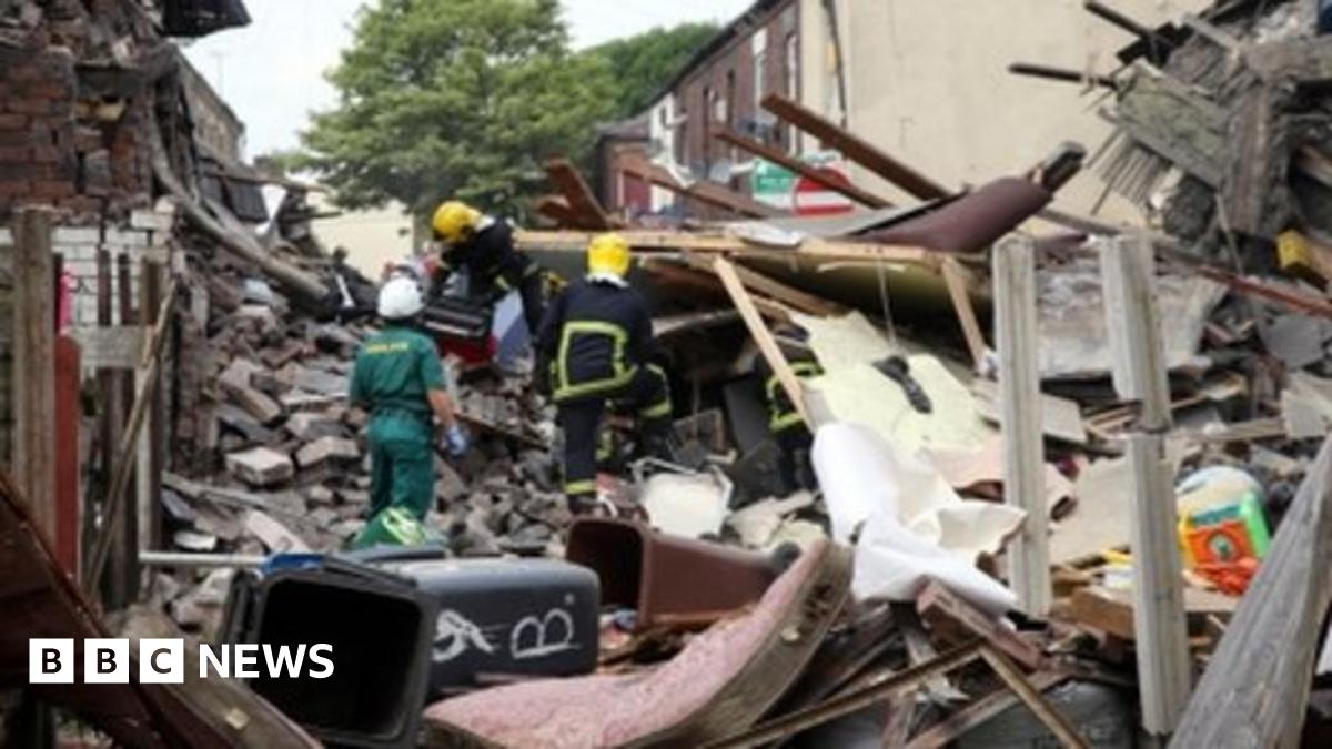 Oldham explosion: Child's death treated as suspicious - BBC News