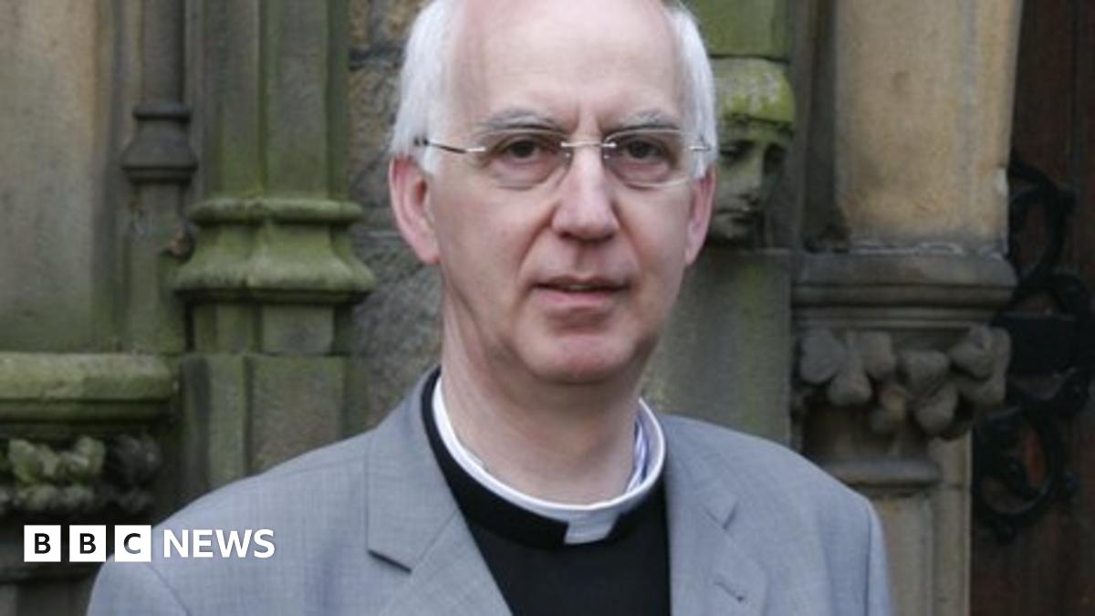 Wrexham Catholic bishop the Rt Rev Peter Brignall ordained - BBC News