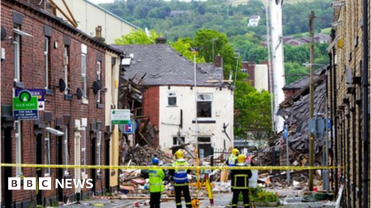 Oldham explosion: Eleven homes to be demolished - BBC News