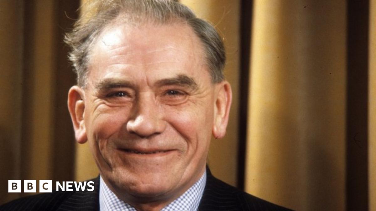 Ray Mawby: Ministers to seek other side of story about 'spy' - BBC News