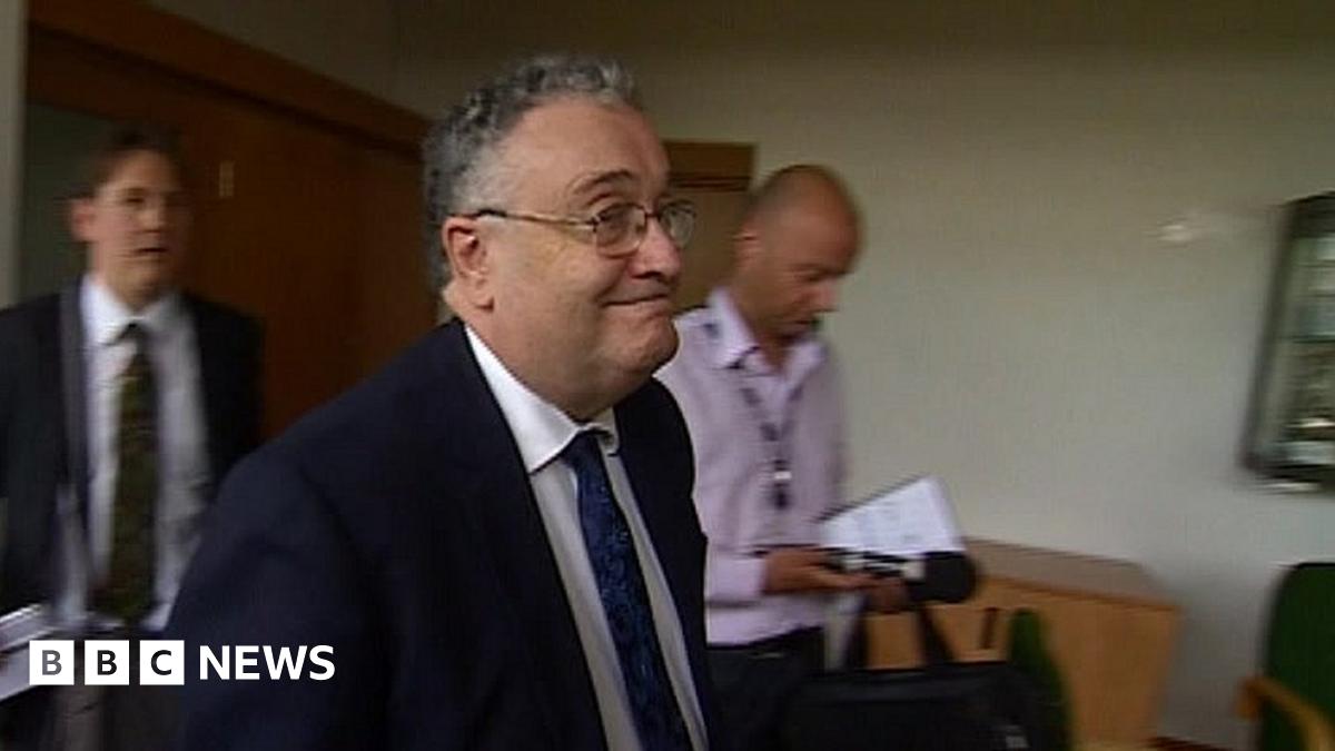 Leicestershire council leader David Parsons faces police inquiry - BBC News