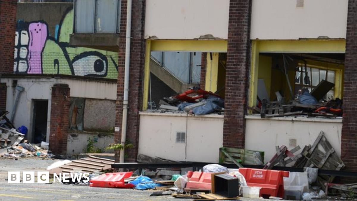 London 2012: Rubble and ruins by Olympic Park - BBC News