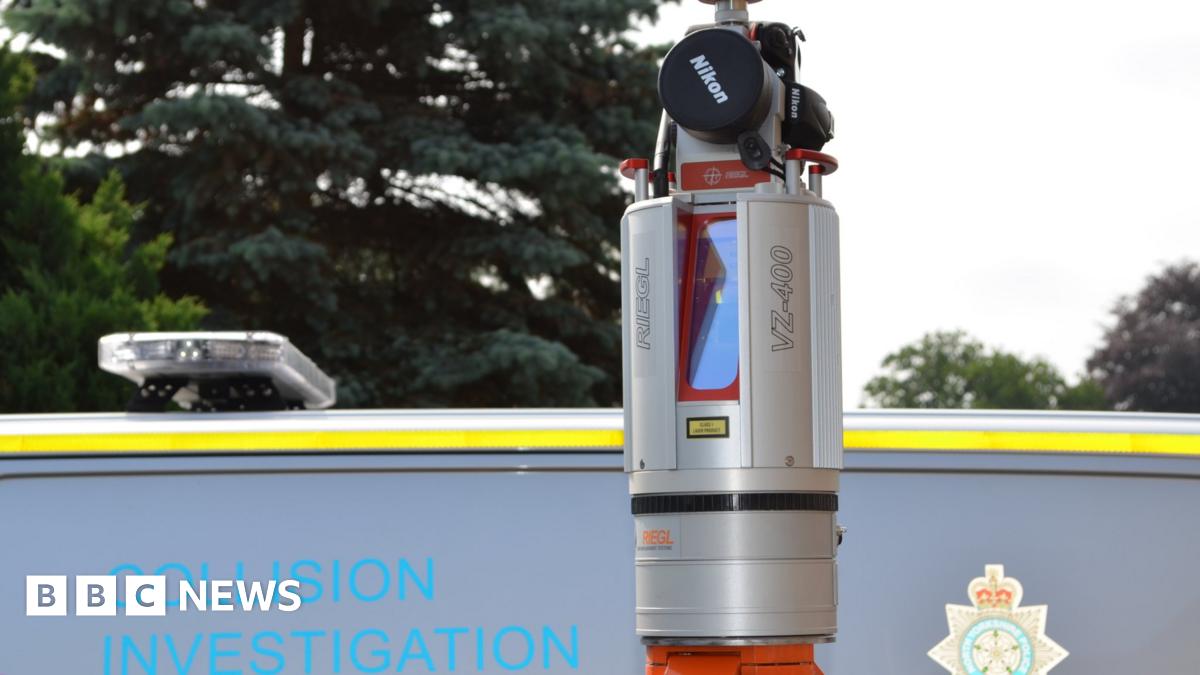 Laser scanner at North Yorkshire accident scenes - BBC News