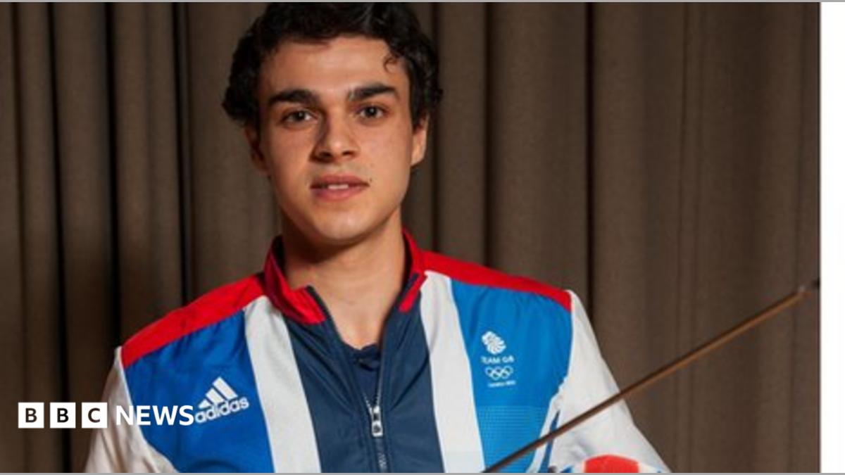 Rosowsky 'speechless' over making Olympic fencing team - BBC News