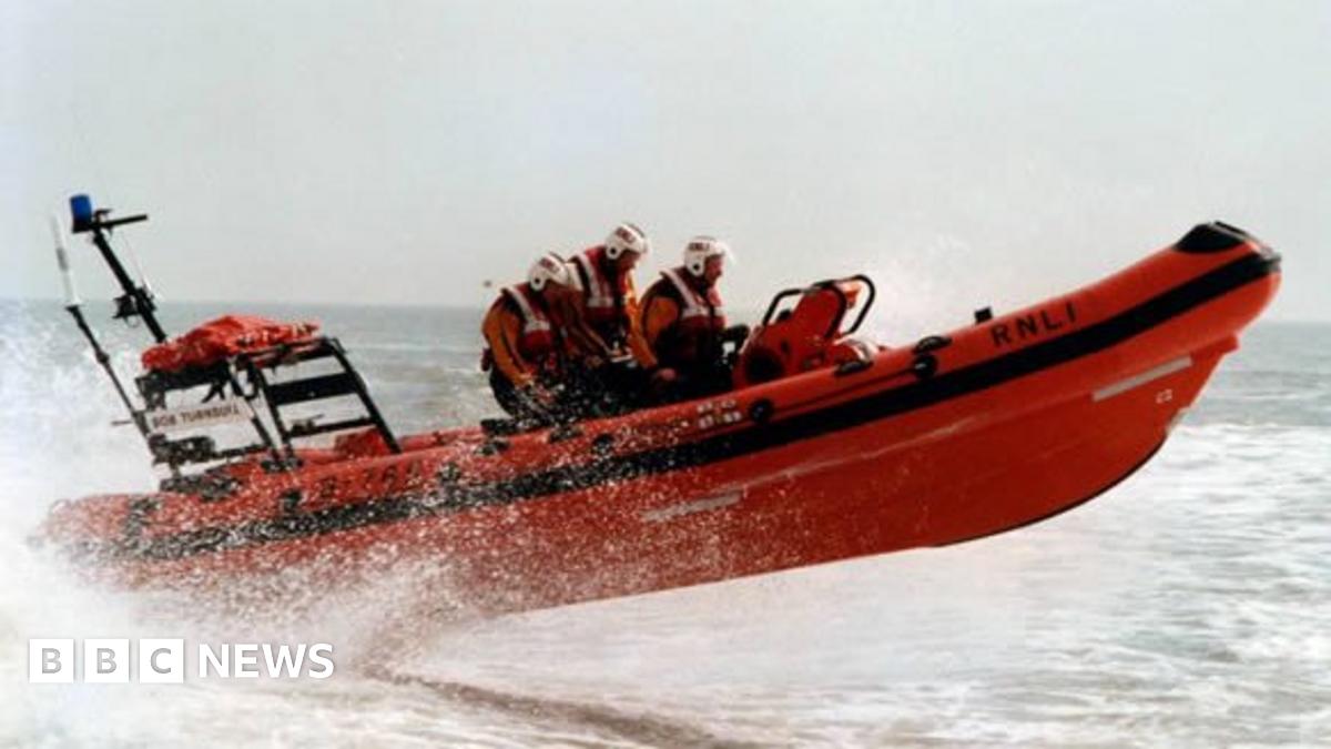 Ramsgate RNLI crew numbers hit by offshore wind farms - BBC News