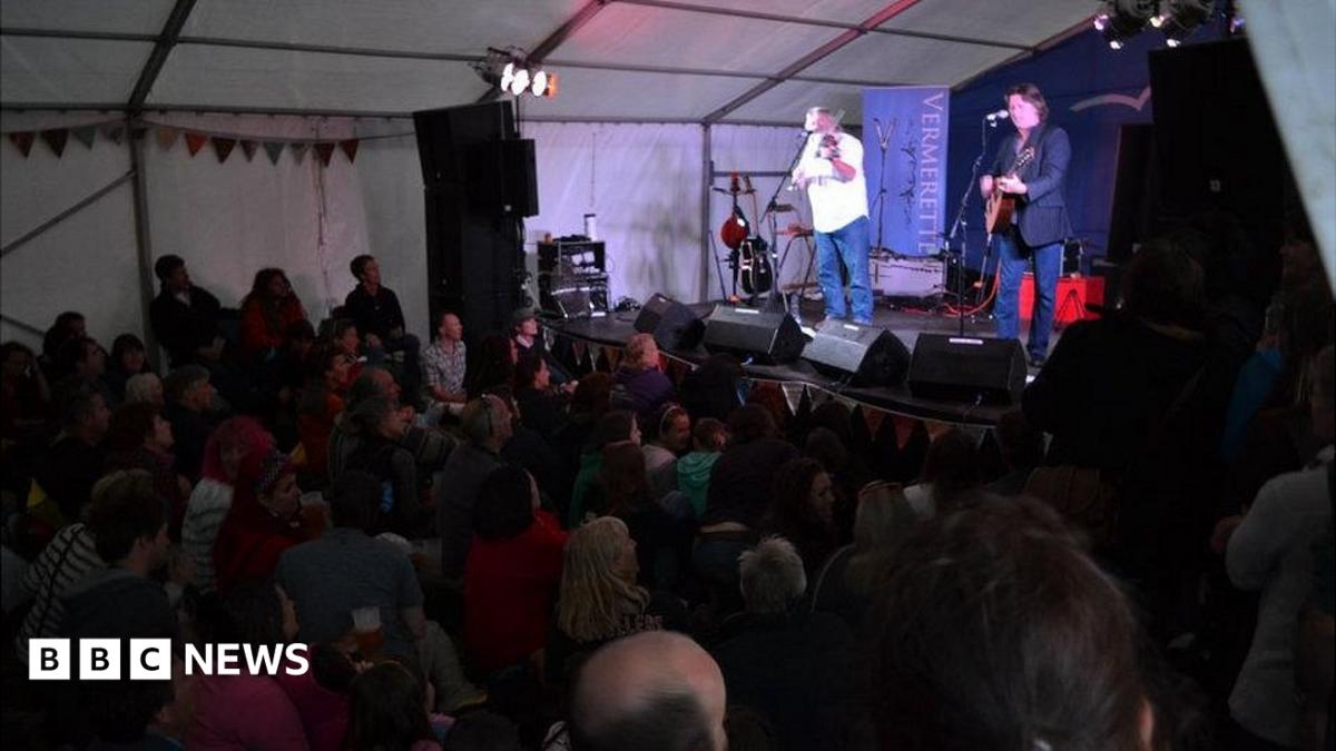Sark Folk Festival 'to get no bigger' - BBC News