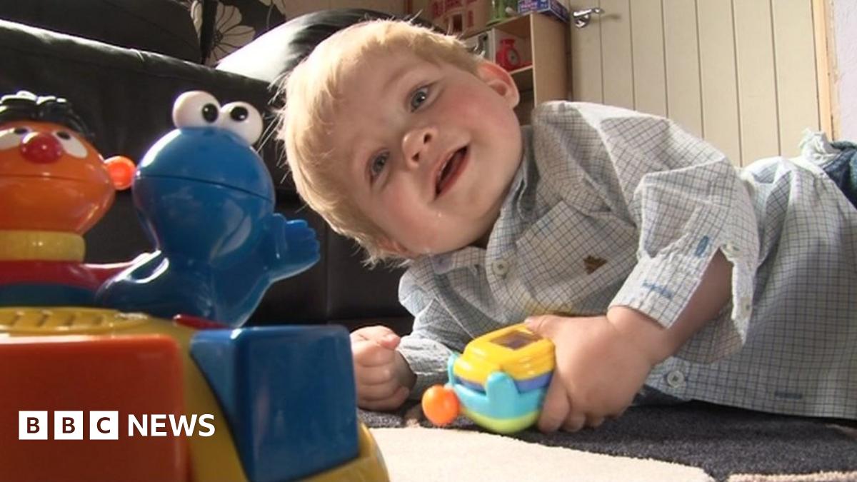 Legal fund to fight Leeds children heart surgery halt - BBC News