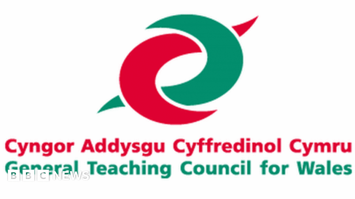 Teacher Denise Archer-Jones suspended from teachers' register - BBC News