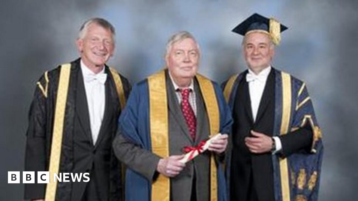 Former BBC Scotland news man Ken Cargill dies aged 65 - BBC News