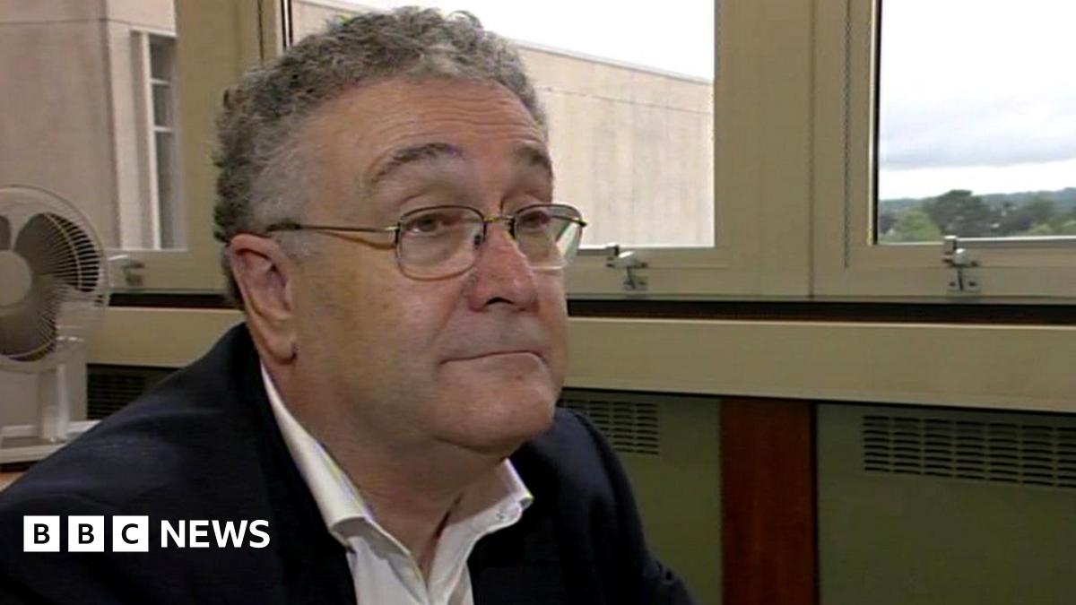 David Parsons resigns from council Conservative group - BBC News