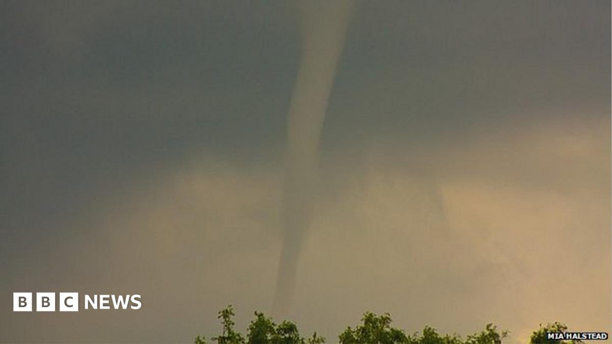 'Unusual' funnel clouds spotted in Somerset and Wiltshire - BBC News