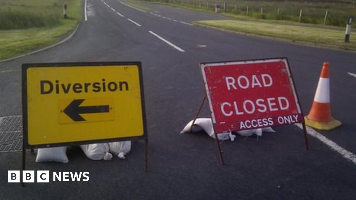 Orkney car crash in Harray leaves man dead - BBC News