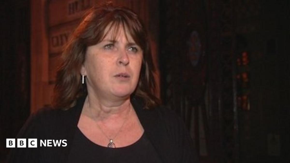 Former Hull council boss returns after Nicola Yates resignation - BBC News
