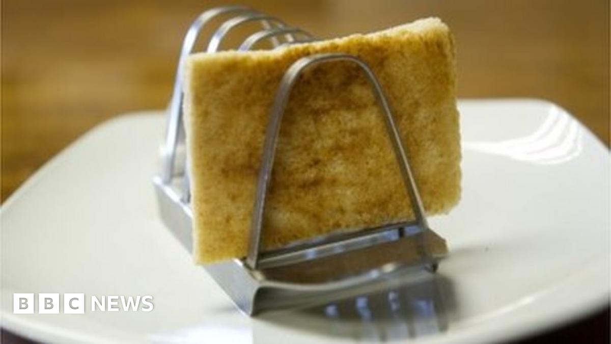 'Charles and Diana wedding' toast sold for £230 - BBC News