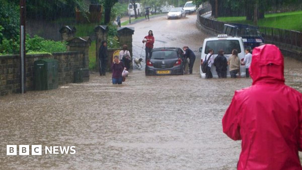 Mytholmroyd and Hebden Bridge hit by flooding - BBC News