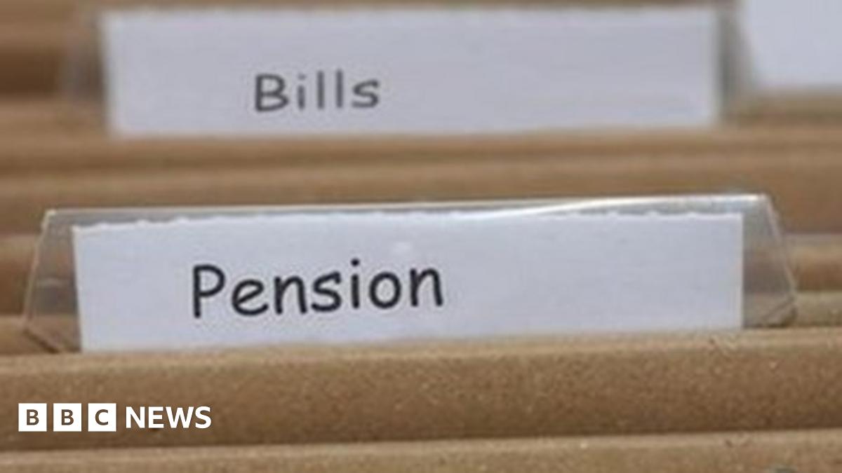 Workers' pension pots 'saved from consultancy charges' - BBC News